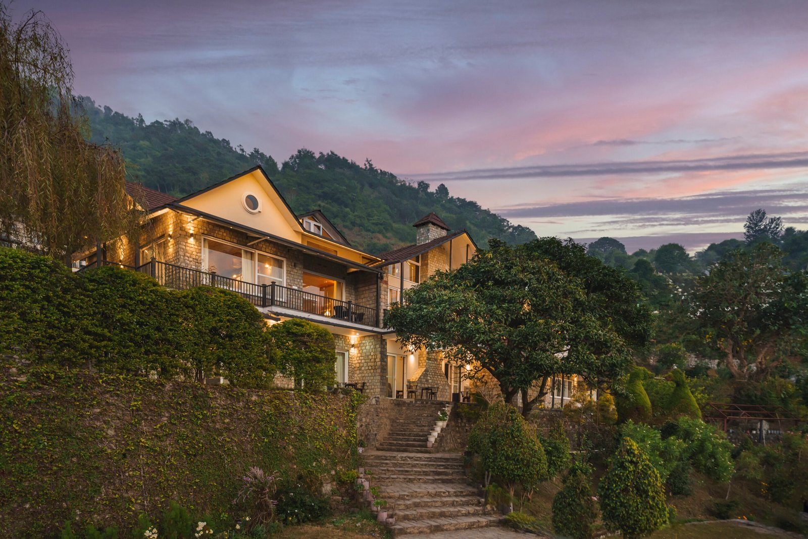 Kaashi Select Willowdale - Duplex Suite, Bhimtal - Pet-friendly Neo ...